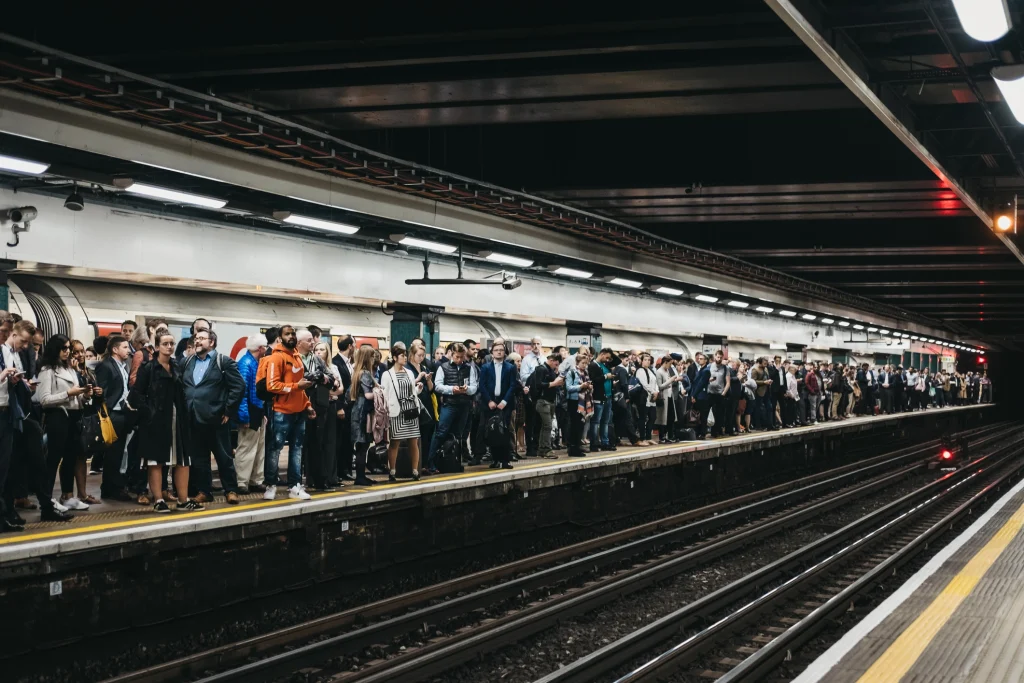 Pekerja pengangkutan mogok, sistem kereta api Britain terjejas – BBC PORTAL Pekerja pengangkutan mogok, sistem kereta api Britain terjejas – BBC PORTAL