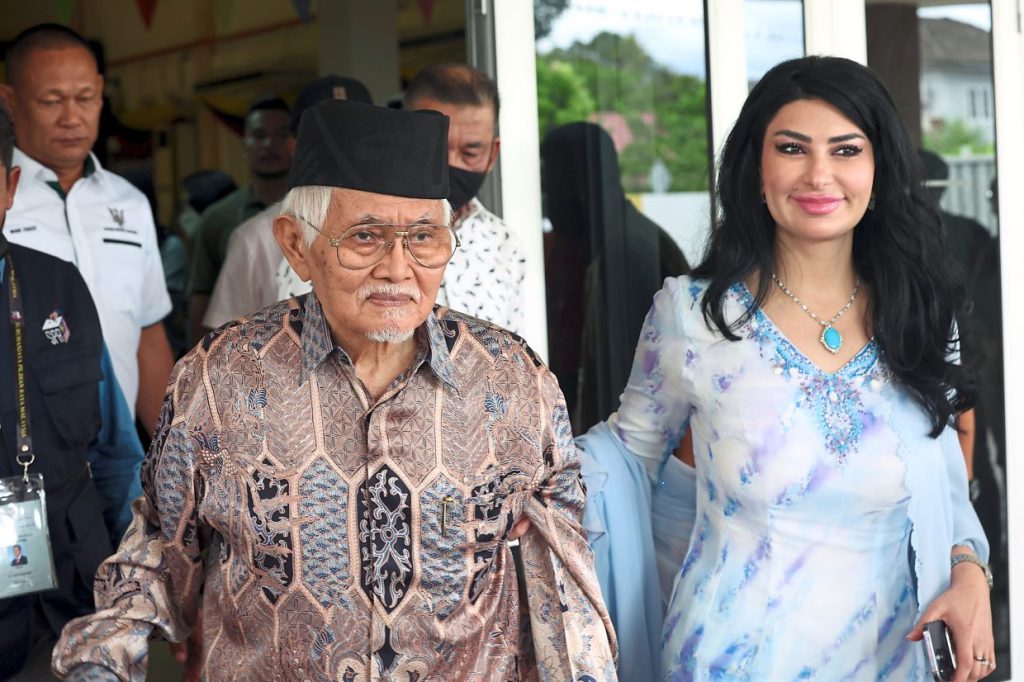 Taib Mahmud sakit di luar negara, tiada keperluan lantik pemangku – BBC ...