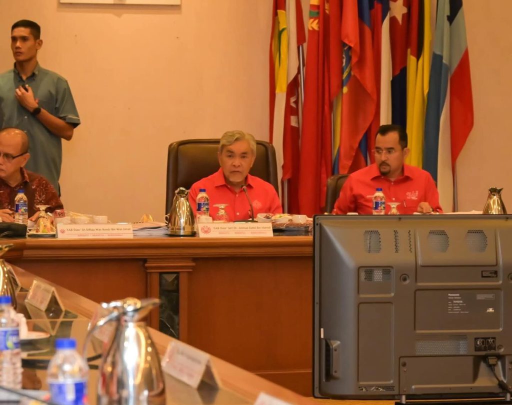 Tidak wajar ambil ahli parti dalam Kerajaan Perpaduan : UMNO – BBC PORTAL